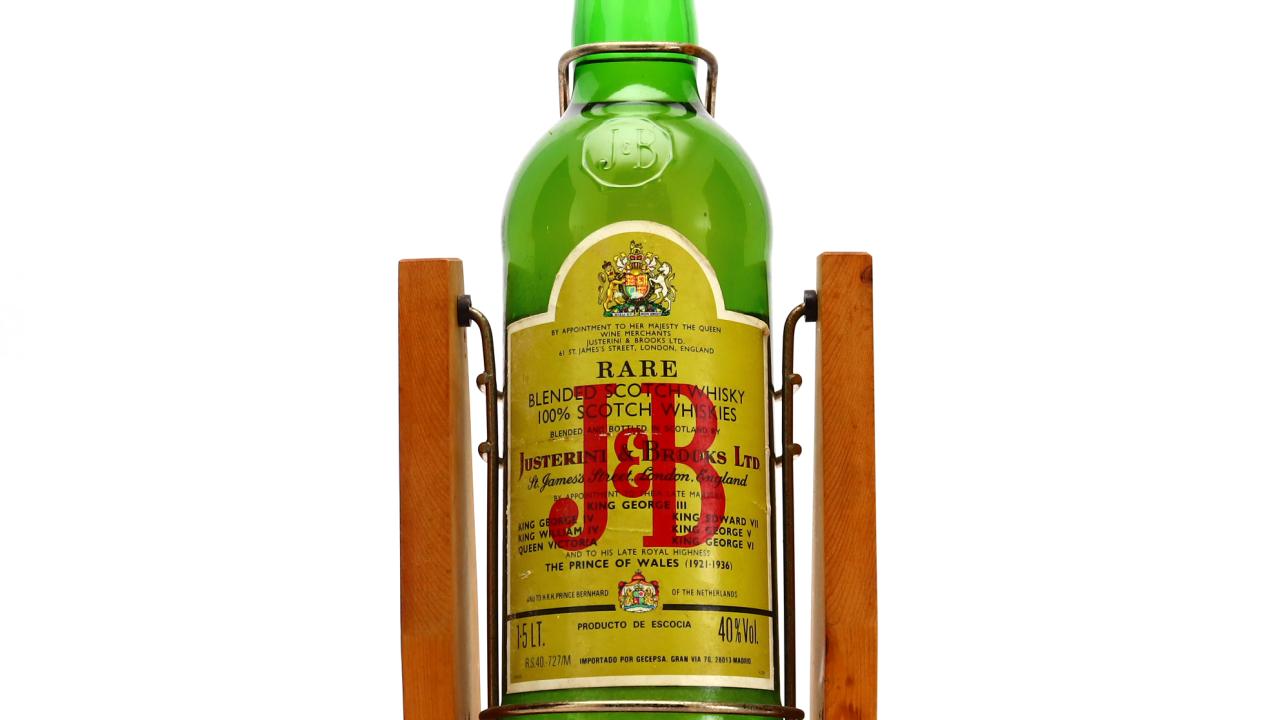 J&B Rare - with Pouring Cradle Whisky | Whisky Auctioneer