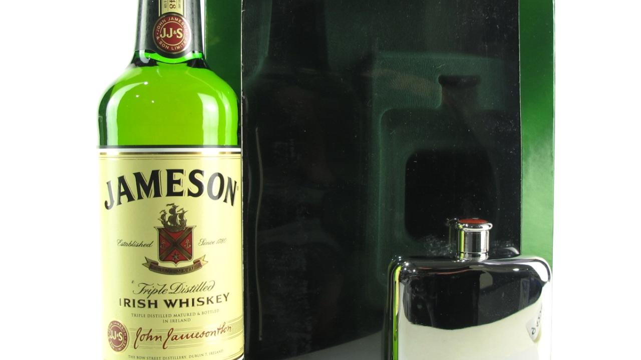 Jameson Irish Whiskey Gift Pack / Including Flask Whisky | Whisky ...