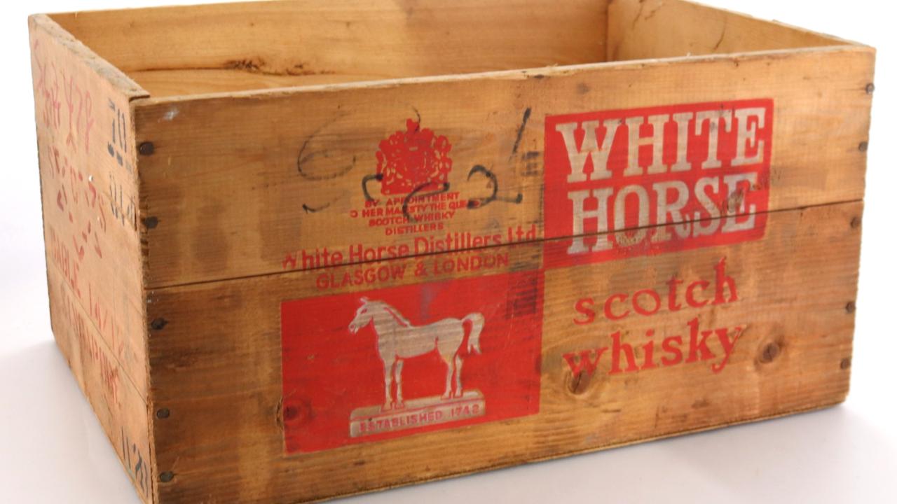 White Horse Wooden Crate / Singapore Whisky | Whisky Auctioneer