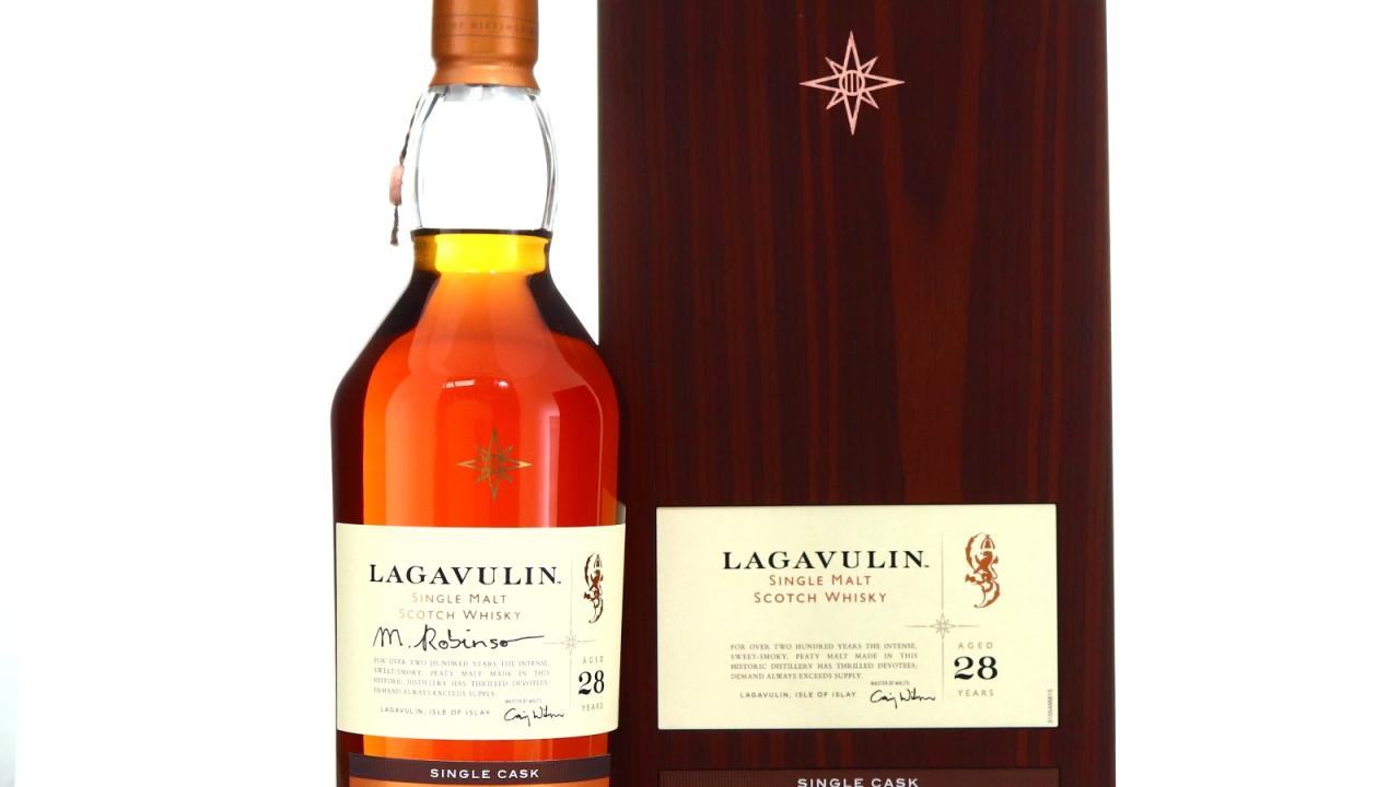 Lagavulin 1991 Casks of Distinction 28 Year Old #4882 / Signed by ...