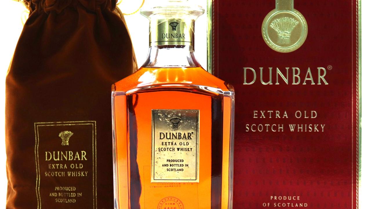 Dunbar Extra Old Scotch Whisky Whisky | Whisky Auctioneer